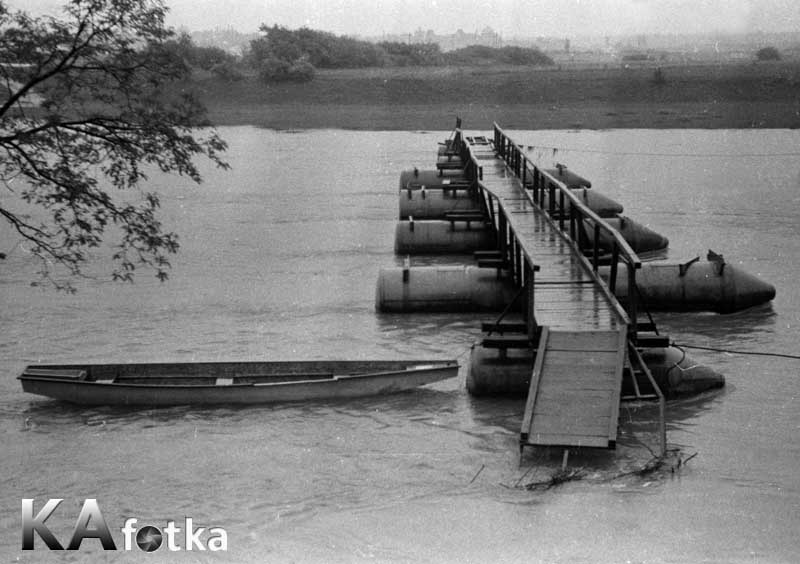 Pontonski most na Korani 1990. | KAfotka